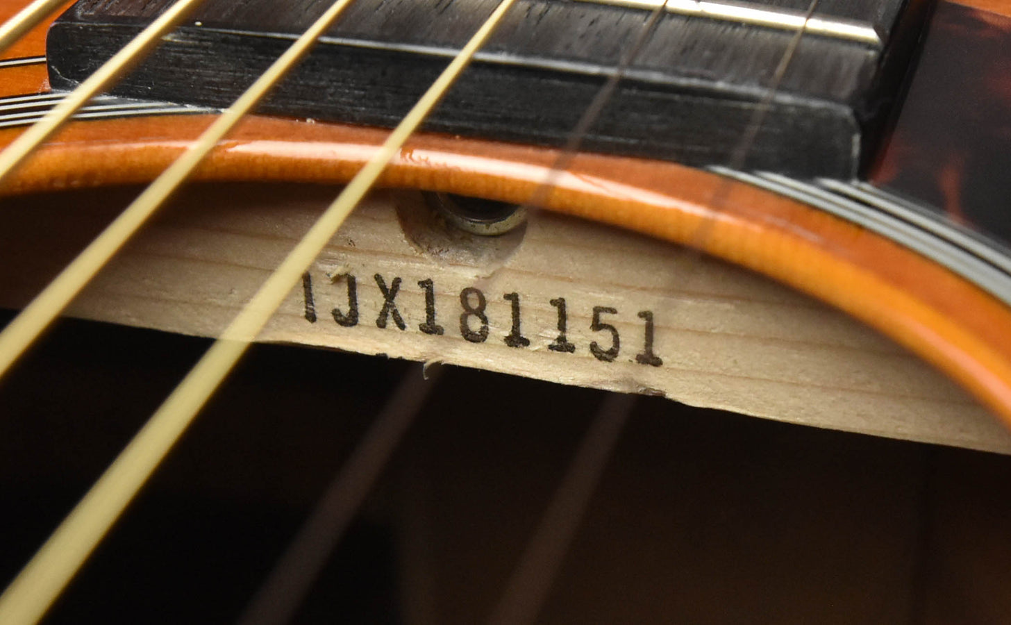 Yamaha A1R VN Acoustic/Electric Guitar