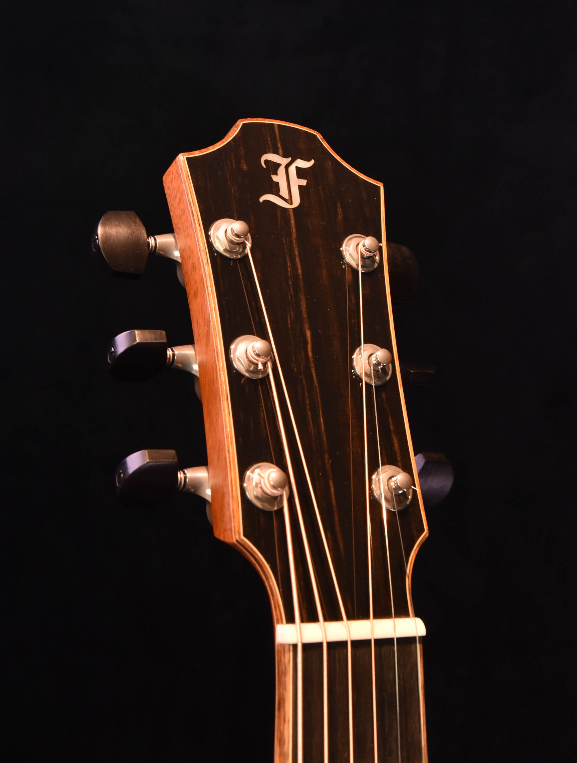 Furch Rainbow Grand Auditorium Cutaway Cedar/Cocobolo Bevel Duo