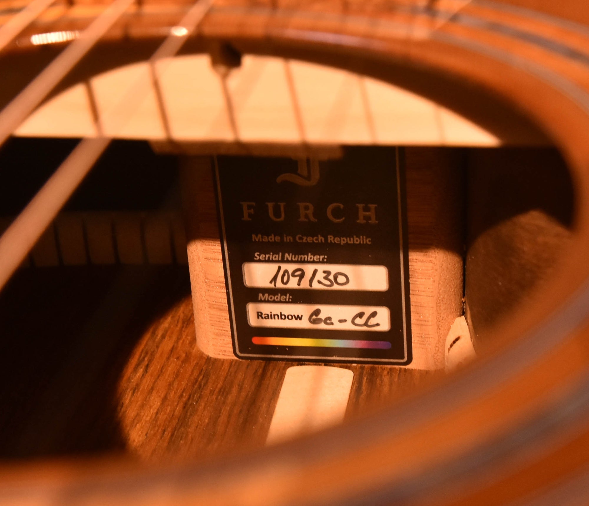 Furch Rainbow Grand Auditorium Cutaway Cedar/Cocobolo Bevel Duo