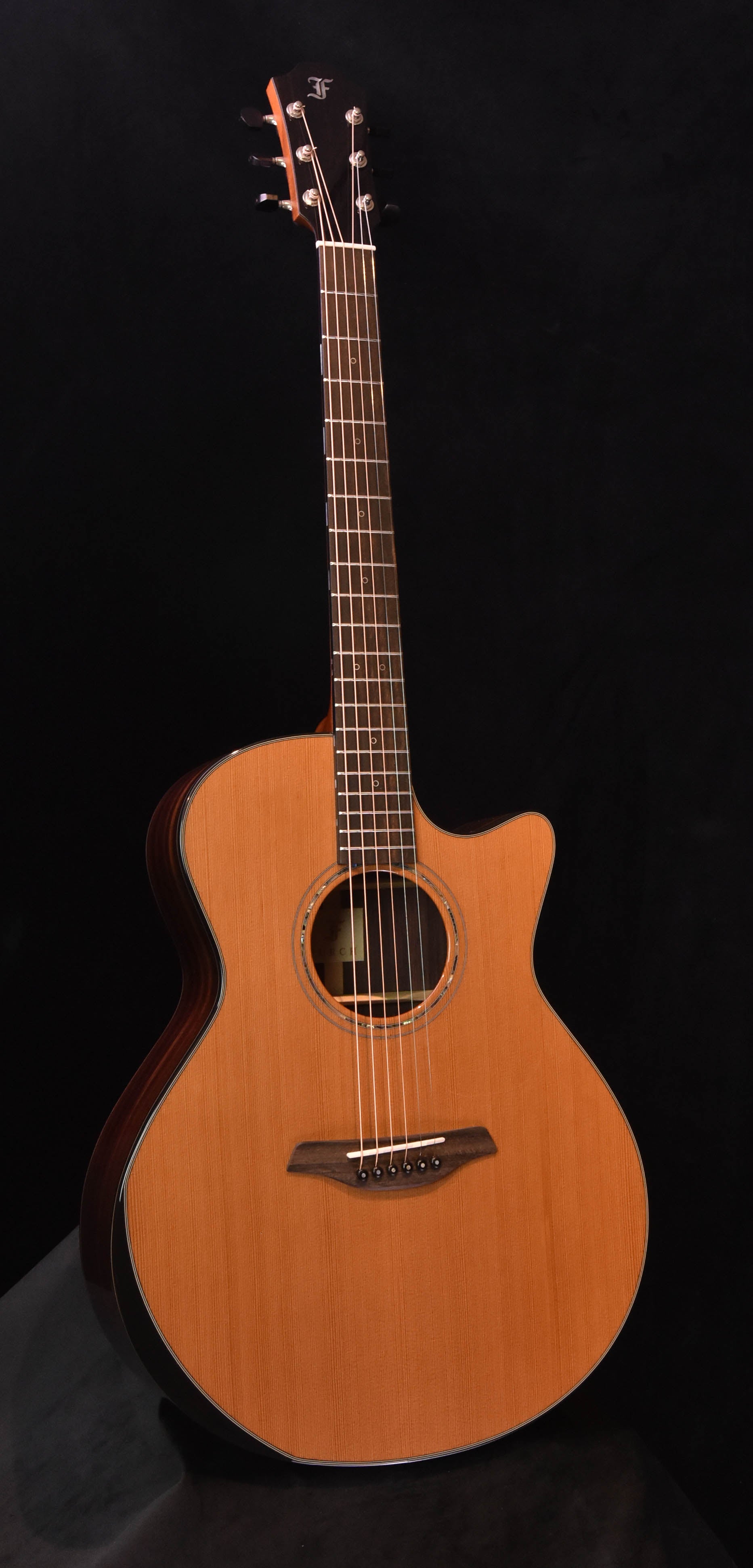 Furch Yellow Deluxe CR Cutaway Cedar/Rosewood, Bevel Duo